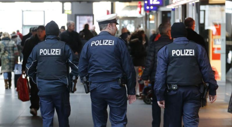 Alman polisi bir Türk'ü öldürdü - YENİ ASYA