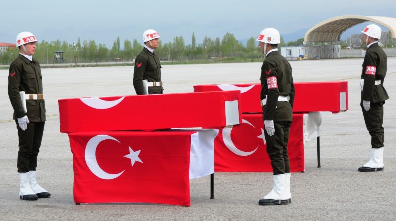 Şemdinli'de şehitleri memleketlerine uğurlandı - YENİ ASYA