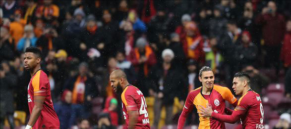 Galatasaray ilk yarıyı 3 puanla tamamladı - YENİ ASYA