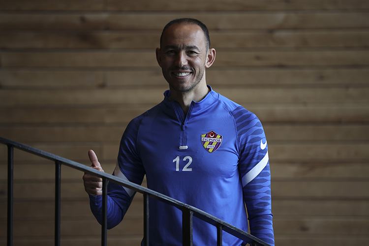 Umut Bulut: Trabzonspor'un şampiyonluğu hayırlı olsun - YENİ ASYA