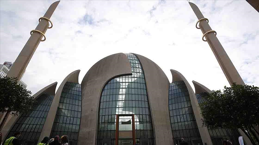 Muslims in Germany’s Cologne welcome Friday call to prayer over ...