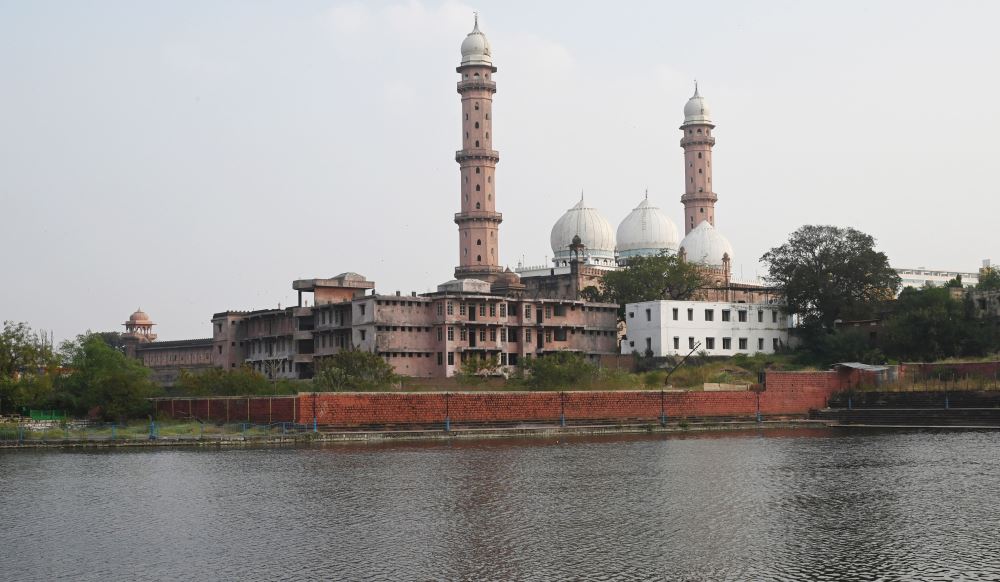 Hindistan'ın en büyük Camisi - İnşası 100 yıldan fazla sürmüş - YENİ ASYA